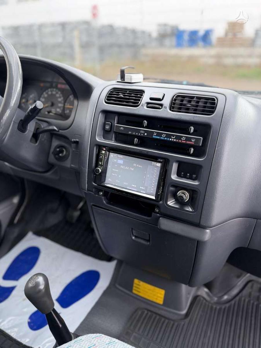 Grey Toyota Hiace 2003 in Vilnius, with an engine capacity of 2.50 L and mileage of 353 thousand km for 4900 €, photo 17 on AUTOMOTO.COM.LV