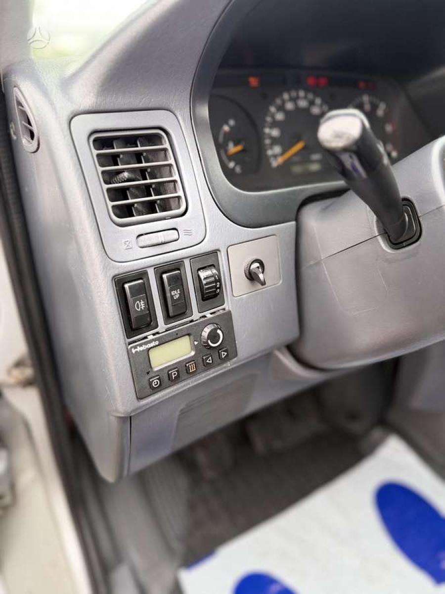 Grey Toyota Hiace 2003 in Vilnius, with an engine capacity of 2.50 L and mileage of 353 thousand km for 4900 €, photo 18 on AUTOMOTO.COM.LV
