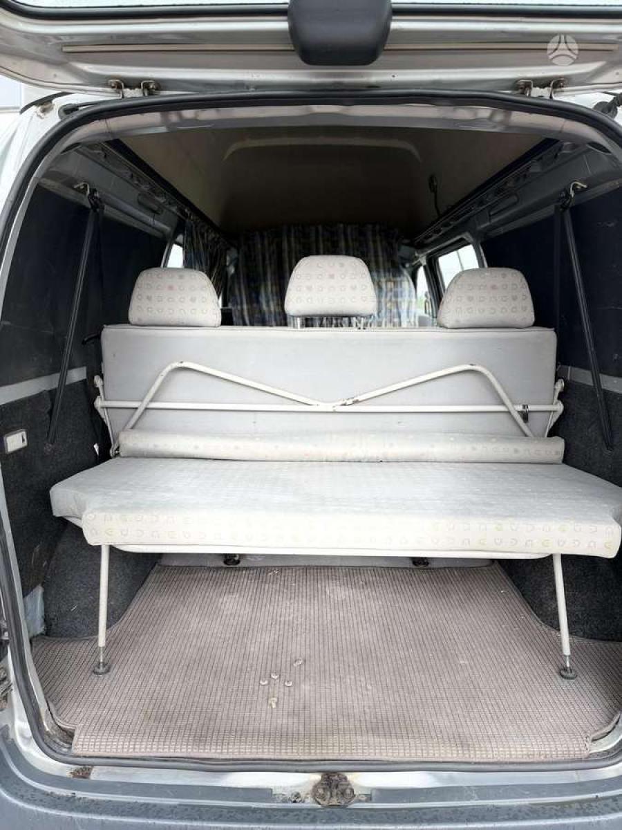 Grey Toyota Hiace 2003 in Vilnius, with an engine capacity of 2.50 L and mileage of 353 thousand km for 4900 €, photo 19 on AUTOMOTO.COM.LV