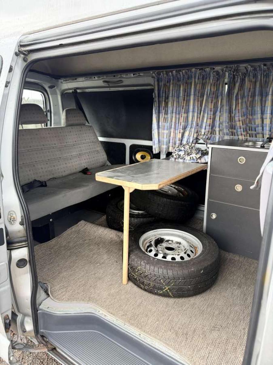 Grey Toyota Hiace 2003 in Vilnius, with an engine capacity of 2.50 L and mileage of 353 thousand km for 4900 €, photo 20 on AUTOMOTO.COM.LV