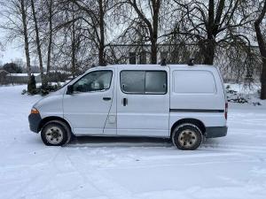Grey Toyota Hiace 2005 in Pasvalys, with an engine capacity of 2.49 L and mileage of 320 thousand km for 3550 €, photo 2 on AUTOMOTO.COM.LV