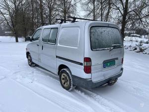 Grey Toyota Hiace 2005 in Pasvalys, with an engine capacity of 2.49 L and mileage of 320 thousand km for 3550 €, photo 3 on AUTOMOTO.COM.LV