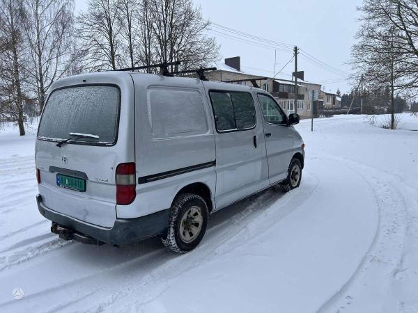 Grey Toyota Hiace 2005 in Pasvalys, with an engine capacity of 2.49 L and mileage of 320 thousand km for 3550 €, photo 4 on AUTOMOTO.COM.LV