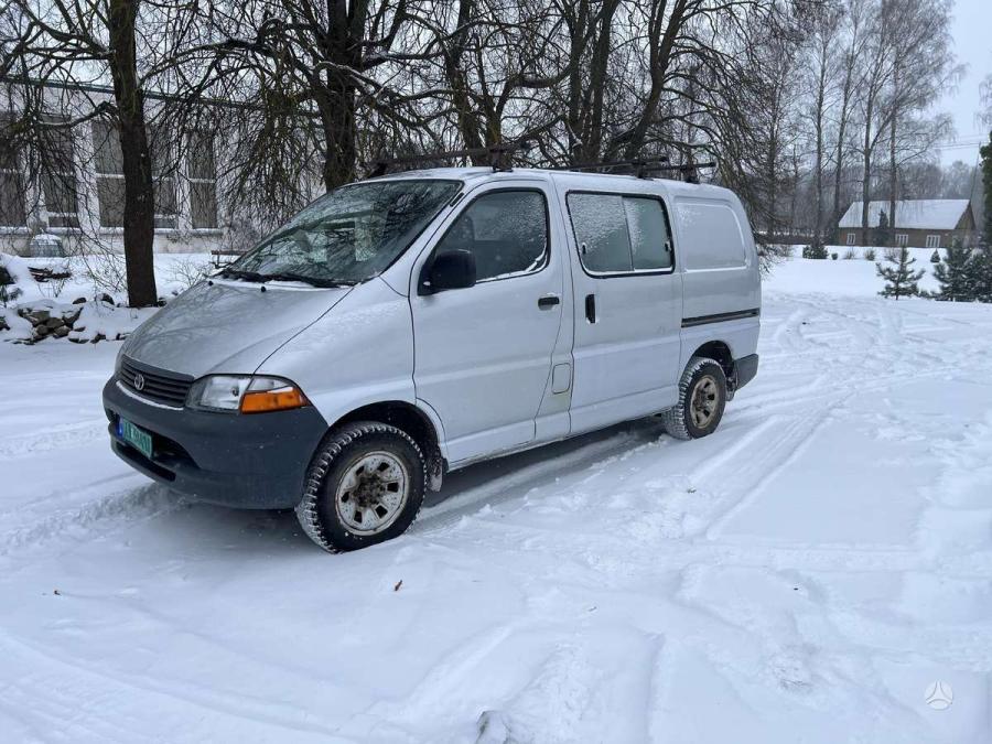 Grey Toyota Hiace 2005 in Pasvalys, with an engine capacity of 2.49 L and mileage of 320 thousand km for 3550 €, photo 7 on AUTOMOTO.COM.LV