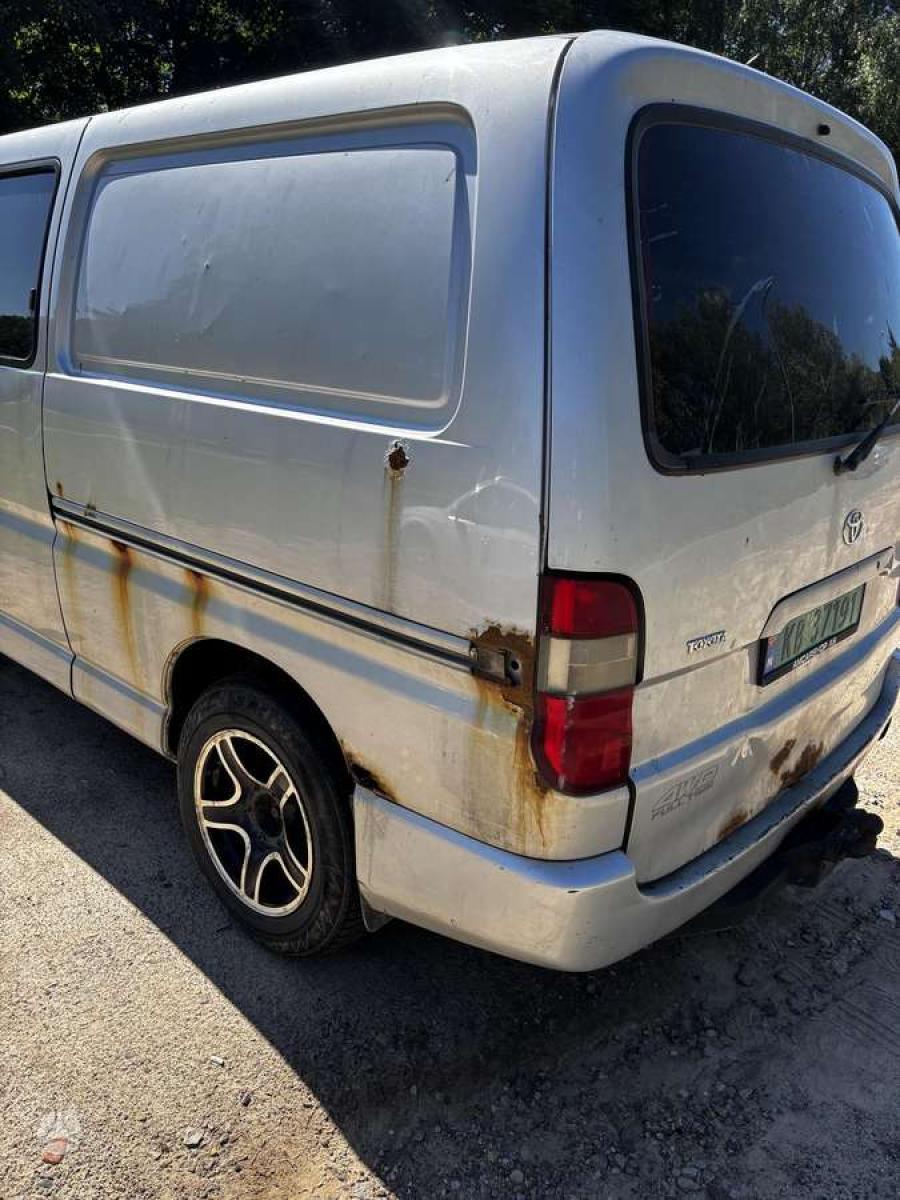 Grey Toyota Hiace 2008 in Vilnius, with an engine capacity of 2.49 L and mileage of 350 thousand km for 2900 €, photo 6 on AUTOMOTO.COM.LV