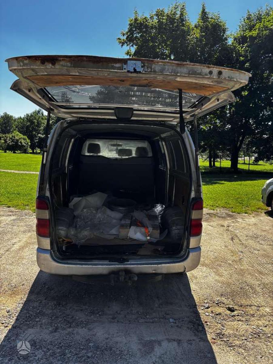 Grey Toyota Hiace 2008 in Vilnius, with an engine capacity of 2.49 L and mileage of 350 thousand km for 2900 €, photo 7 on AUTOMOTO.COM.LV
