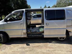 Grey Toyota Hiace 2008 in Vilnius, with an engine capacity of 2.49 L and mileage of 350 thousand km for 2900 €, photo 9 on AUTOMOTO.COM.LV