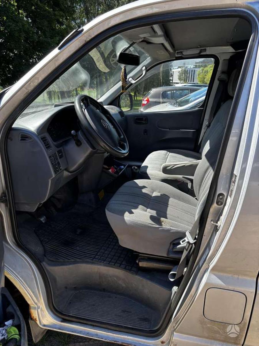 Grey Toyota Hiace 2008 in Vilnius, with an engine capacity of 2.49 L and mileage of 350 thousand km for 2900 €, photo 10 on AUTOMOTO.COM.LV