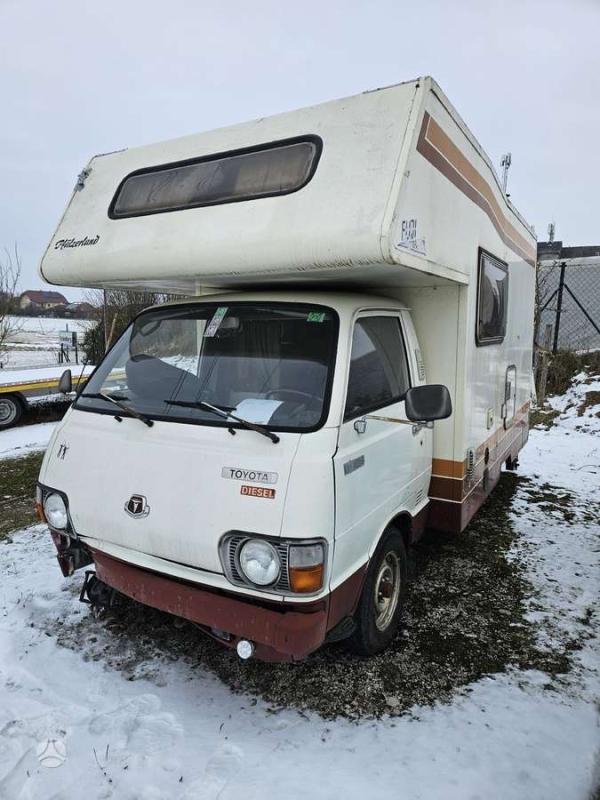 Grey Toyota Hiace 1985 in Anyksciai, with an engine capacity of 2.17 L and mileage of 201 thousand km for 2900 €, photo 1 on AUTOMOTO.COM.LV