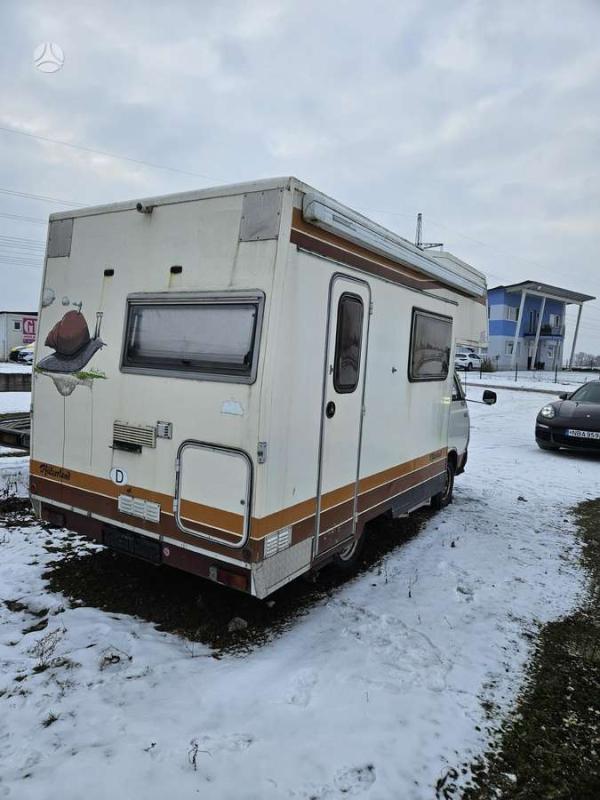 Grey Toyota Hiace 1985 in Anyksciai, with an engine capacity of 2.17 L and mileage of 201 thousand km for 2900 €, photo 4 on AUTOMOTO.COM.LV