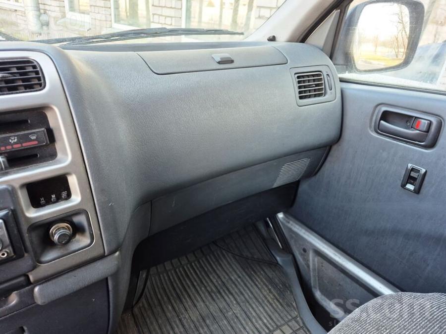 Toyota Hiace 2007 Rīga, ar dzinēja tilpumu 2.50 L un nobraukumu 402 tūkst. km par 3900 €, foto 14 vietnē AUTOMOTO.COM.LV