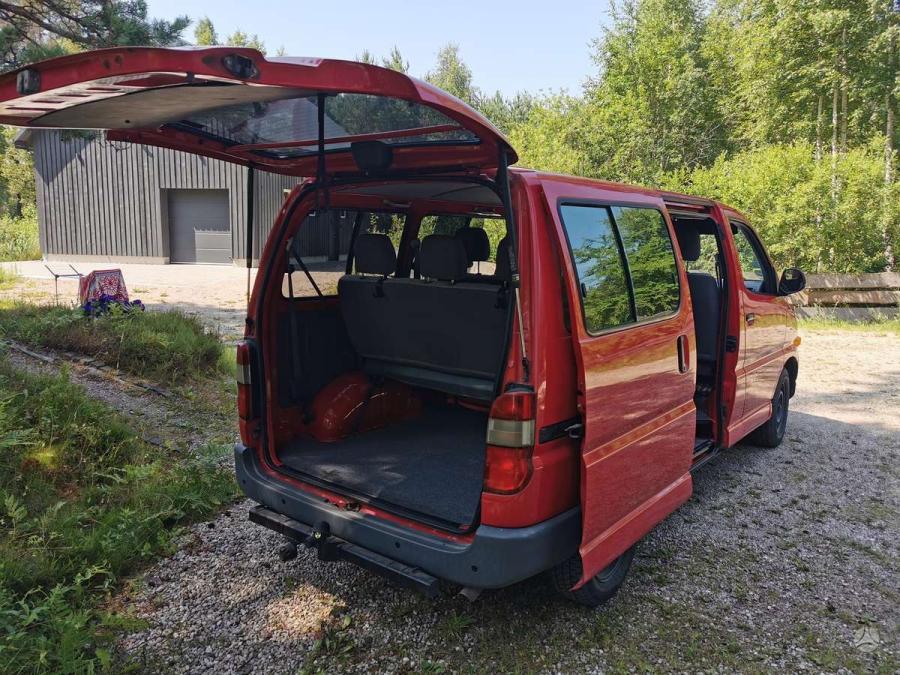 Sarkans Toyota Hiace 2000 Panevēža, ar dzinēja tilpumu 2.69 L un nobraukumu 231 tūkst. km par 6500 €, foto 6 vietnē AUTOMOTO.COM.LV