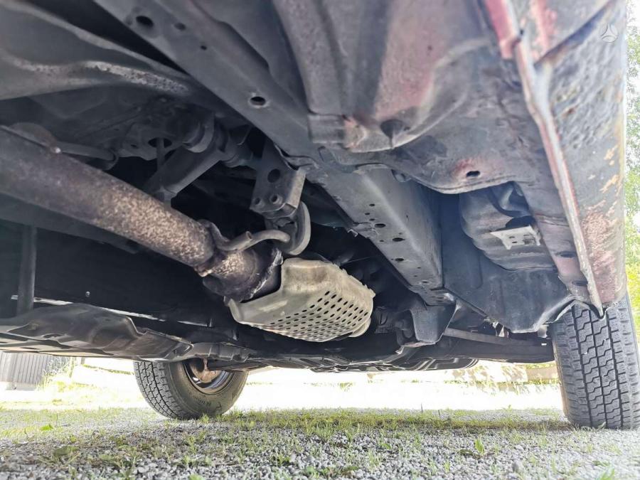 Sarkans Toyota Hiace 2000 Panevēža, ar dzinēja tilpumu 2.69 L un nobraukumu 231 tūkst. km par 6500 €, foto 10 vietnē AUTOMOTO.COM.LV