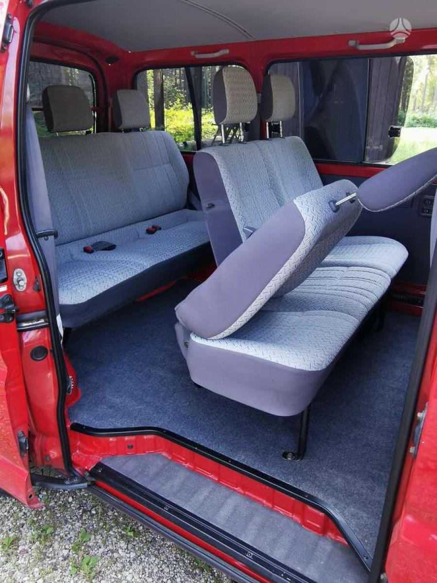 Sarkans Toyota Hiace 2000 Panevēža, ar dzinēja tilpumu 2.69 L un nobraukumu 231 tūkst. km par 6500 €, foto 11 vietnē AUTOMOTO.COM.LV