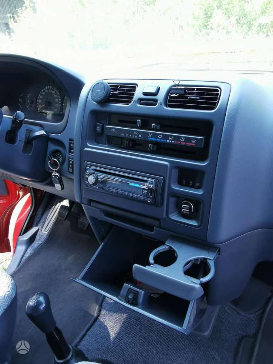 Sarkans Toyota Hiace 2000 Panevēža, ar dzinēja tilpumu 2.69 L un nobraukumu 231 tūkst. km par 6500 €, foto 12 vietnē AUTOMOTO.COM.LV