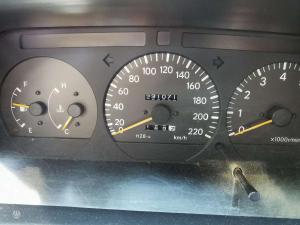 Sarkans Toyota Hiace 2000 Panevēža, ar dzinēja tilpumu 2.69 L un nobraukumu 231 tūkst. km par 6500 €, foto 14 vietnē AUTOMOTO.COM.LV