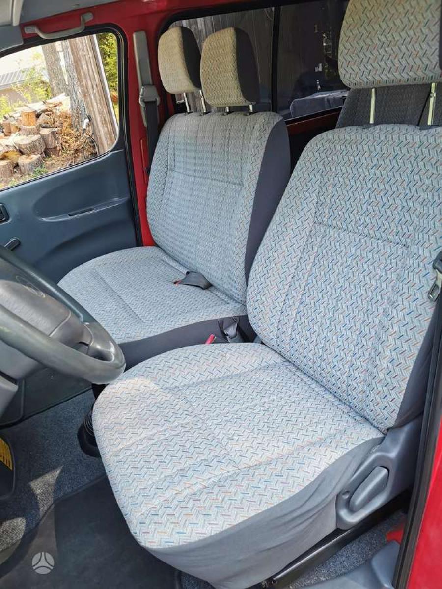 Sarkans Toyota Hiace 2000 Panevēža, ar dzinēja tilpumu 2.69 L un nobraukumu 231 tūkst. km par 6500 €, foto 15 vietnē AUTOMOTO.COM.LV