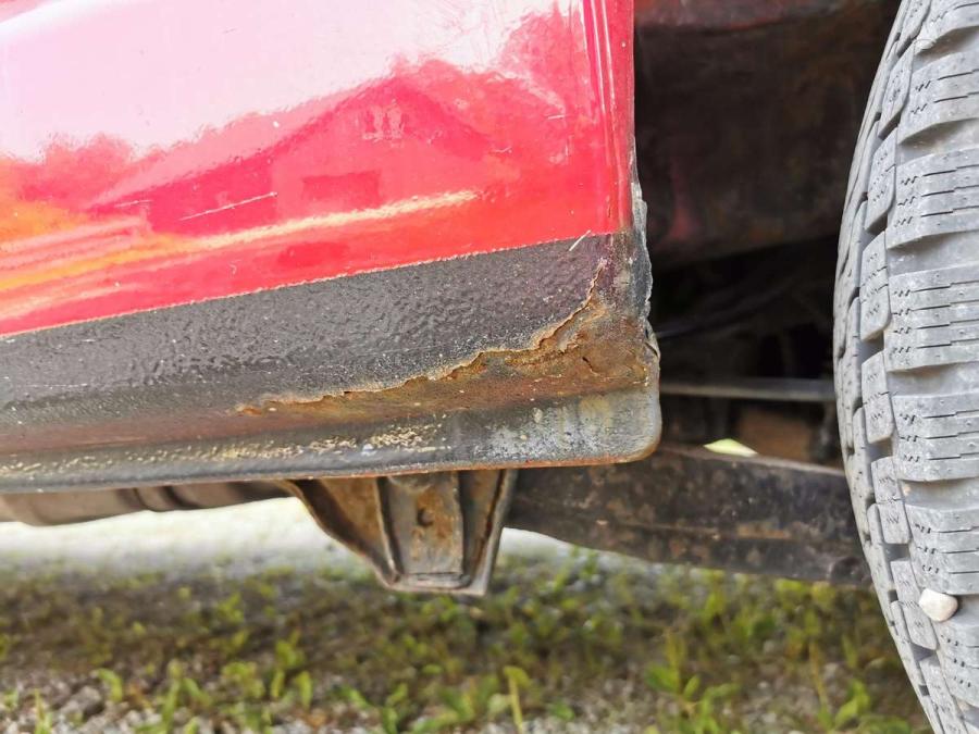 Sarkans Toyota Hiace 2000 Panevēža, ar dzinēja tilpumu 2.69 L un nobraukumu 231 tūkst. km par 6500 €, foto 17 vietnē AUTOMOTO.COM.LV