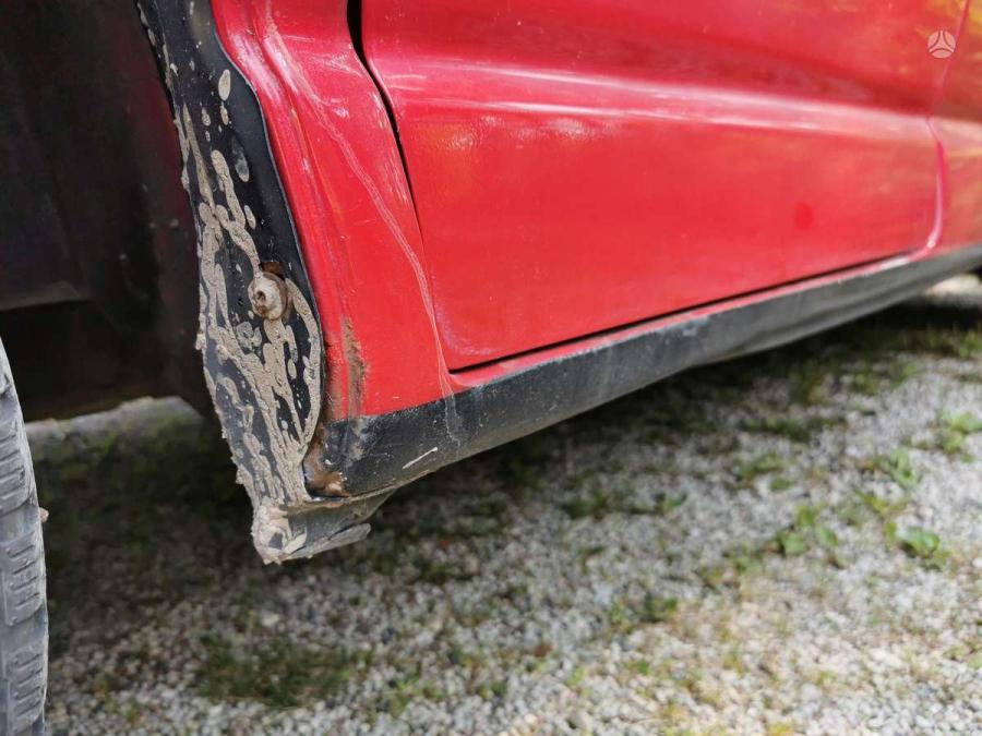 Sarkans Toyota Hiace 2000 Panevēža, ar dzinēja tilpumu 2.69 L un nobraukumu 231 tūkst. km par 6500 €, foto 19 vietnē AUTOMOTO.COM.LV