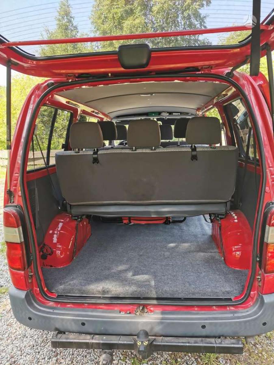 Sarkans Toyota Hiace 2000 Panevēža, ar dzinēja tilpumu 2.69 L un nobraukumu 231 tūkst. km par 6500 €, foto 21 vietnē AUTOMOTO.COM.LV