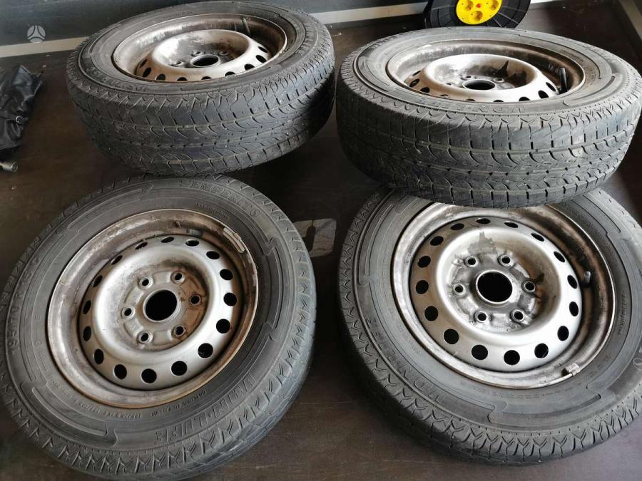 Sarkans Toyota Hiace 2000 Panevēža, ar dzinēja tilpumu 2.69 L un nobraukumu 231 tūkst. km par 6500 €, foto 23 vietnē AUTOMOTO.COM.LV