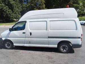 White Toyota Hiace 2008 in Vilnius, with an engine capacity of 2.50 L and mileage of 380 thousand km for 5100 €, photo 10 on AUTOMOTO.COM.LV