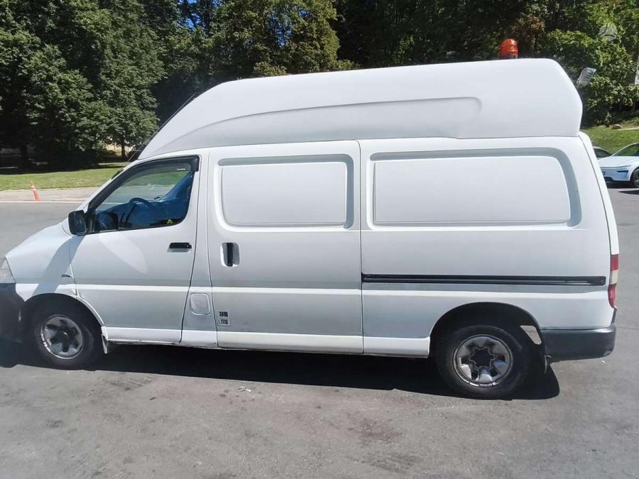 White Toyota Hiace 2008 in Vilnius, with an engine capacity of 2.50 L and mileage of 380 thousand km for 5100 €, photo 10 on AUTOMOTO.COM.LV