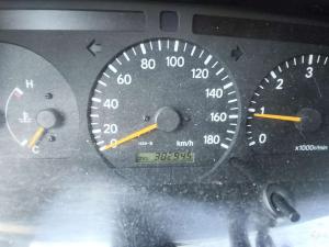 White Toyota Hiace 2008 in Vilnius, with an engine capacity of 2.50 L and mileage of 380 thousand km for 5100 €, photo 17 on AUTOMOTO.COM.LV