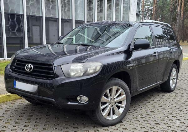 Black Toyota Highlander 2008 in Vilnius, with an engine capacity of 3.31 L and mileage of 220 thousand km for 4900 €, photo 1 on AUTOMOTO.COM.LV