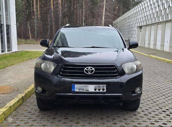 Black Toyota Highlander 2008 in Vilnius, with an engine capacity of 3.31 L and mileage of 220 thousand km for 4900 €, photo 2 on AUTOMOTO.COM.LV