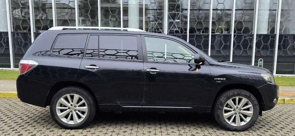 Black Toyota Highlander 2008 in Vilnius, with an engine capacity of 3.31 L and mileage of 220 thousand km for 4900 €, photo 4 on AUTOMOTO.COM.LV