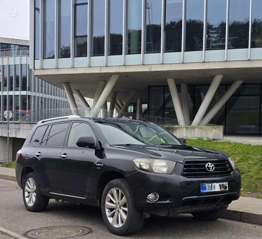 Black Toyota Highlander 2008 in Vilnius, with an engine capacity of 3.31 L and mileage of 220 thousand km for 4600 €, photo 1 on AUTOMOTO.COM.LV