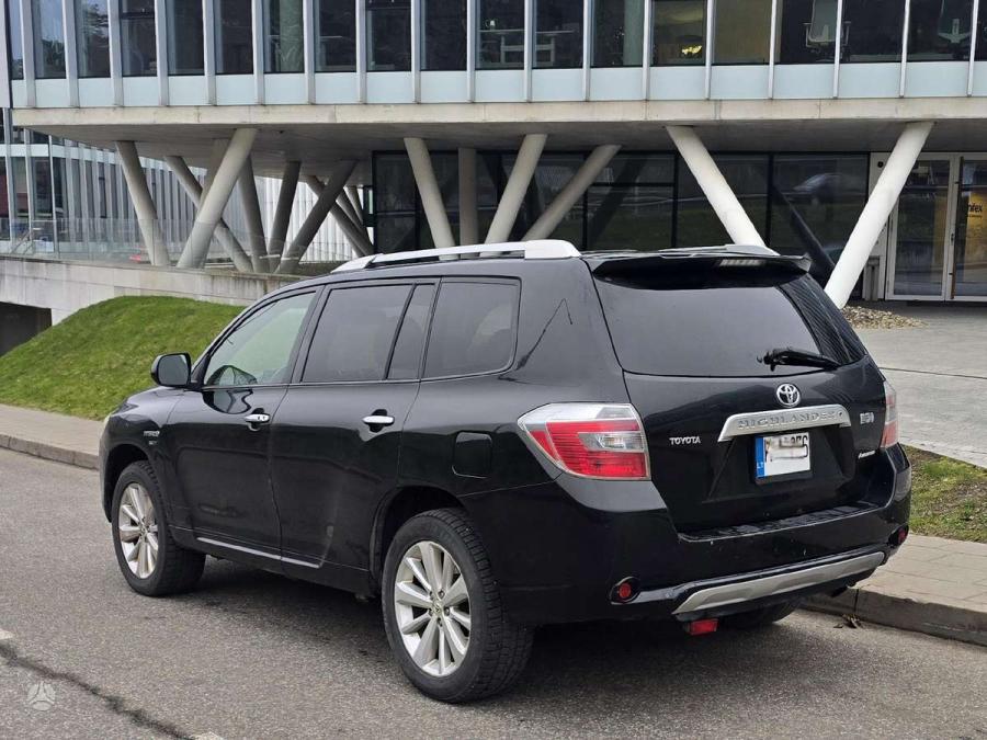 Black Toyota Highlander 2008 in Vilnius, with an engine capacity of 3.31 L and mileage of 220 thousand km for 4600 €, photo 5 on AUTOMOTO.COM.LV