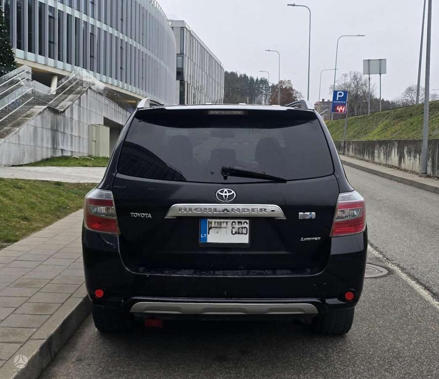 Black Toyota Highlander 2008 in Vilnius, with an engine capacity of 3.31 L and mileage of 220 thousand km for 4600 €, photo 6 on AUTOMOTO.COM.LV