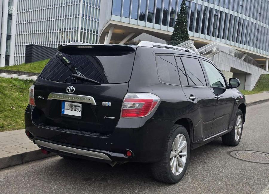 Black Toyota Highlander 2008 in Vilnius, with an engine capacity of 3.31 L and mileage of 220 thousand km for 4600 €, photo 7 on AUTOMOTO.COM.LV