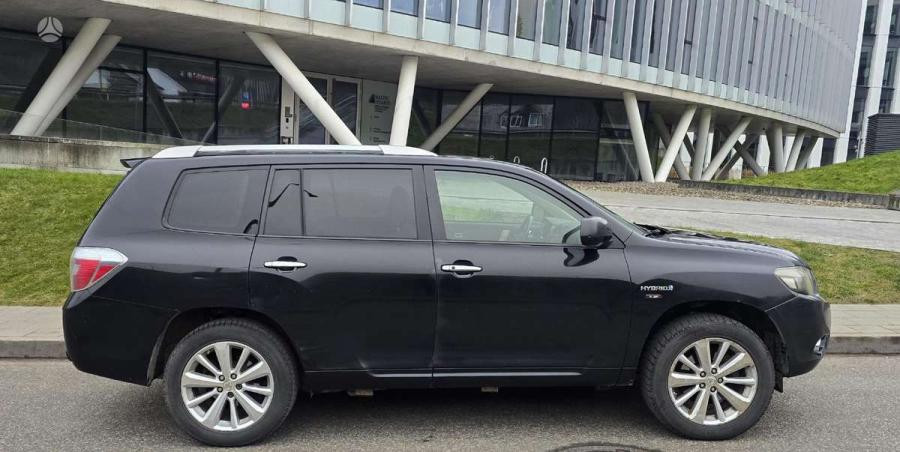 Black Toyota Highlander 2008 in Vilnius, with an engine capacity of 3.31 L and mileage of 220 thousand km for 4600 €, photo 8 on AUTOMOTO.COM.LV