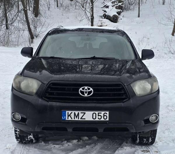 Melns Toyota Highlander 2008 Viļņa, ar dzinēja tilpumu 3.31 L un nobraukumu 220 tūkst. km par 4600 €, foto 2 vietnē AUTOMOTO.COM.LV