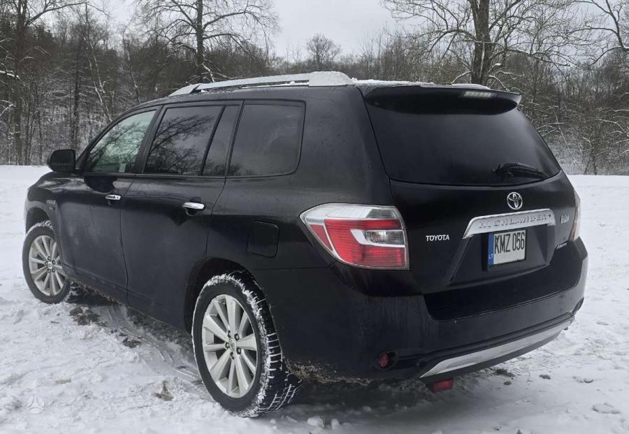 Black Toyota Highlander 2008 in Vilnius, with an engine capacity of 3.31 L and mileage of 220 thousand km for 4600 €, photo 5 on AUTOMOTO.COM.LV