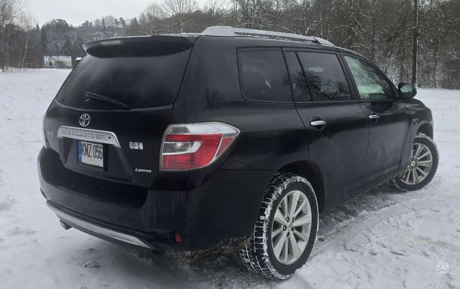 Black Toyota Highlander 2008 in Vilnius, with an engine capacity of 3.31 L and mileage of 220 thousand km for 4600 €, photo 8 on AUTOMOTO.COM.LV