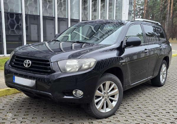 Melns Toyota Highlander 2008 Viļņa, ar dzinēja tilpumu 3.31 L un nobraukumu 220 tūkst. km par 4600 €, foto 1 vietnē AUTOMOTO.COM.LV