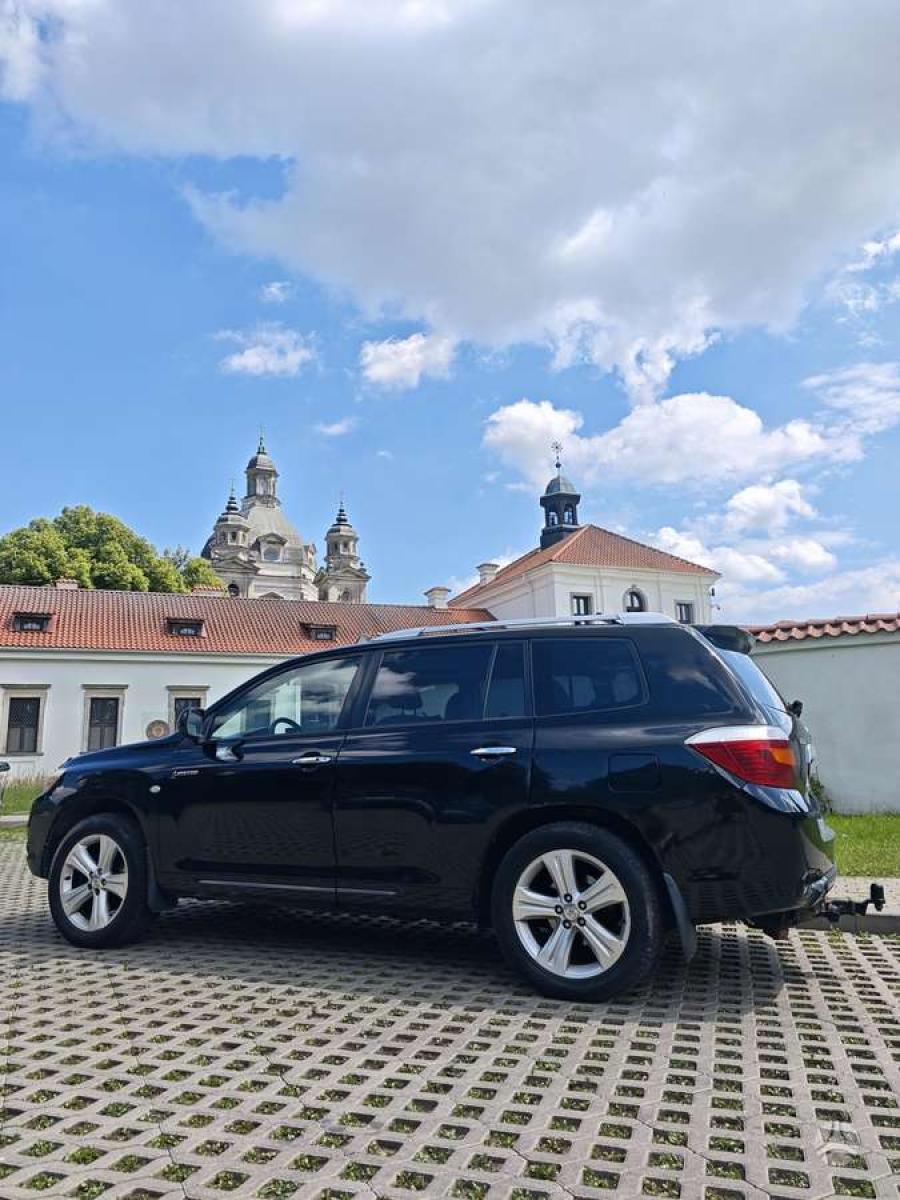 Melns Toyota Highlander 2008 Kauņa, ar dzinēja tilpumu 3.50 L un nobraukumu 175 tūkst. km par 8300 €, foto 3 vietnē AUTOMOTO.COM.LV