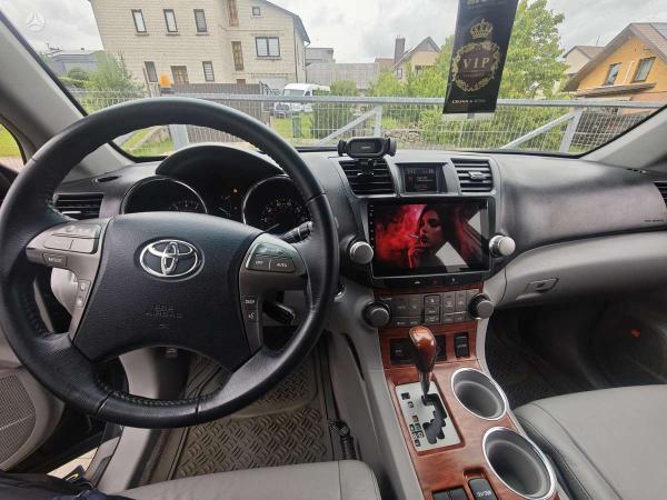 Black Toyota Highlander 2008 in Kaunas, with an engine capacity of 3.50 L and mileage of 175 thousand km for 8300 €, photo 10 on AUTOMOTO.COM.LV