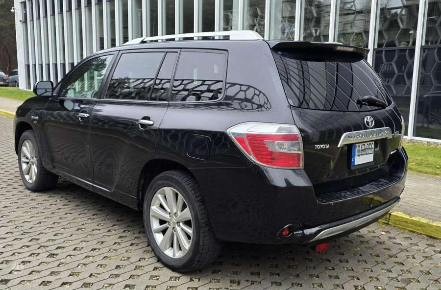 Black Toyota Highlander 2008 in Vilnius, with an engine capacity of 3.30 L and mileage of 396 thousand km for 10000 €, photo 4 on AUTOMOTO.COM.LV