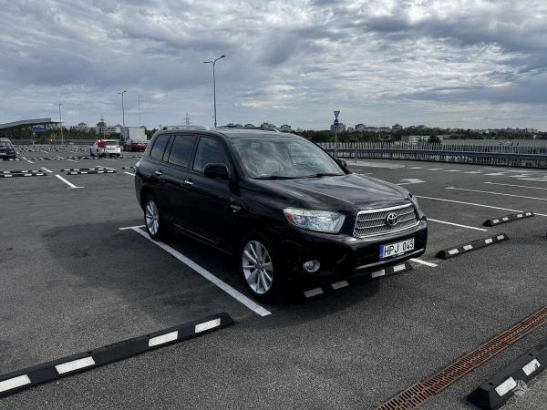 Melns Toyota Highlander 2008 Viļņa, ar dzinēja tilpumu 3.31 L un nobraukumu 289 tūkst. km par 5300 €, foto 1 vietnē AUTOMOTO.COM.LV