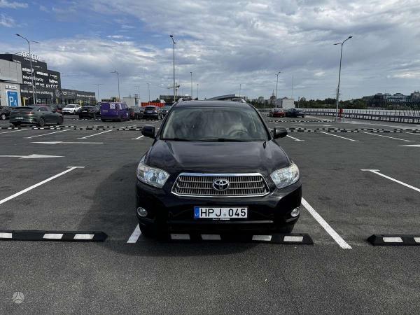 Melns Toyota Highlander 2008 Viļņa, ar dzinēja tilpumu 3.31 L un nobraukumu 289 tūkst. km par 5300 €, foto 3 vietnē AUTOMOTO.COM.LV