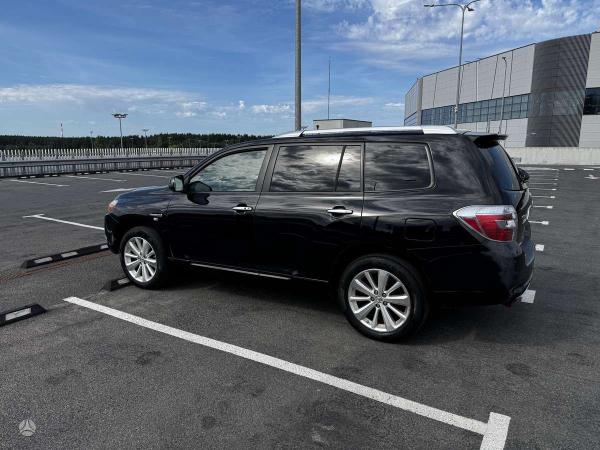 Melns Toyota Highlander 2008 Viļņa, ar dzinēja tilpumu 3.31 L un nobraukumu 289 tūkst. km par 5300 €, foto 5 vietnē AUTOMOTO.COM.LV