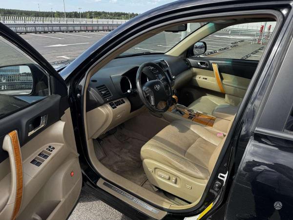 Melns Toyota Highlander 2008 Viļņa, ar dzinēja tilpumu 3.31 L un nobraukumu 289 tūkst. km par 5300 €, foto 7 vietnē AUTOMOTO.COM.LV