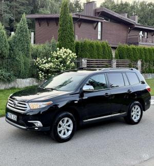 Melns Toyota Highlander 2011 Viļņa, ar dzinēja tilpumu 3.46 L un nobraukumu 140 tūkst. km par 9000 €, foto  vietnē AUTOMOTO.COM.LV