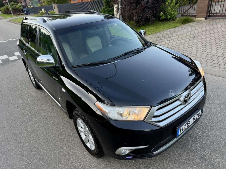 Black Toyota Highlander 2011 in Vilnius, with an engine capacity of 3.46 L and mileage of 140 thousand km for 9000 €, photo 5 on AUTOMOTO.COM.LV