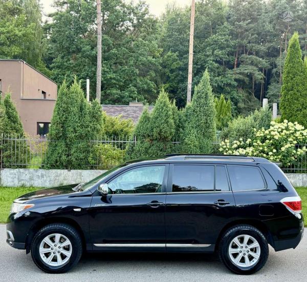 Black Toyota Highlander 2011 in Vilnius, with an engine capacity of 3.46 L and mileage of 140 thousand km for 9000 €, photo 6 on AUTOMOTO.COM.LV